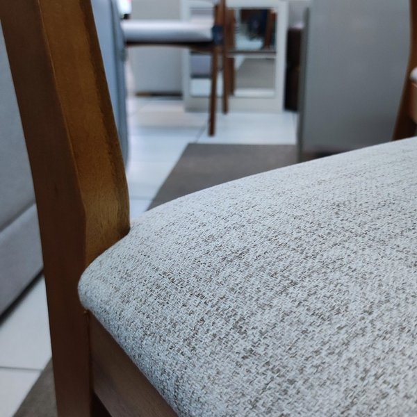 4 Unidades de Cadeira de Jantar Estofada Íris em Madeira Maciça